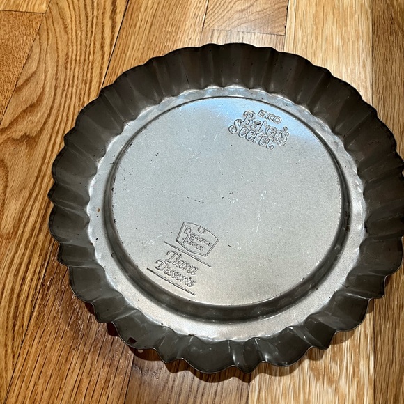 Ecko Unlimited | Kitchen | Ecko Bakers Secret Tiara Pan Vintage | Poshmark